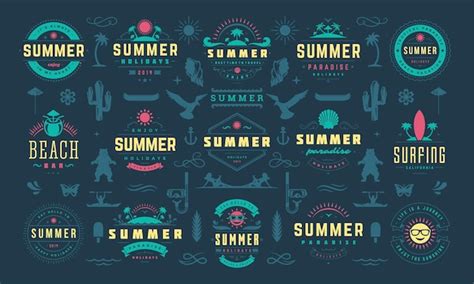 여름 휴가 라벨과 배지 디자인은 포스터와 티셔츠를 위한 복고풍 인쇄술을 설정합니다 태양 아이콘 해변 휴가 야자수 요소가 있는 열대 섬 프리미엄 벡터