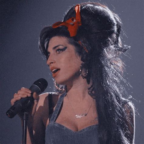 𝖎𝖈𝖔𝖓𝖘 — Amy Winehouse Icons ⌗ 𝙡𝙞𝙠𝙚 𝙤𝙧 𝙧𝙚𝙗𝙡𝙤𝙜 𝙞𝙛 𝙮𝙤𝙪 Winehouse