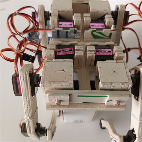 four legged robot with pca9685 and 12 servo motors 6 steps with