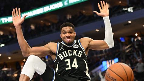 Nba Cup Giannis Antetokounmpo Stars As Milwaukee Bucks Win Again Bbc