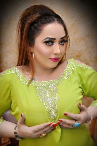 ہائے صدقے اس کنجری بہن شیزہ بٹنی کے چھوٹے قد والی Tumbex