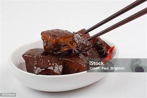 레드안에서 사르르 녹는 맛의 튀기고 찐 돼지 삼겹살부터 볶다가 익히기에 대한 스톡 사진 및 기타 이미지 볶다가 익히기 빨강 삼겹살 Istock