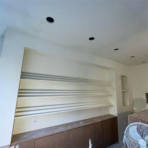 브로페인트 홍성 내포신도시 카페 페인트 시공 노루 Mc 2015 Morning Cream 색상 시공 주방 쪽 천장 벽 투명 코팅 테이블 의자 서랍장 샌딩실라