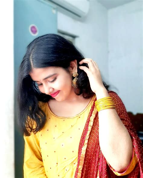 Paridhi Chakraborty (@pari_dream_world_12) • Instagram photos and videos