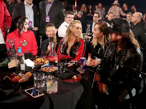 Miley Cyrus Introducing Noah Cyrus At The Iheartradio Music Awards In