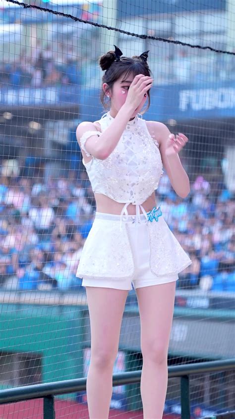 대만 더위에 주저앉은 이주은 치어리더