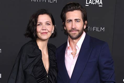 Jake Gyllenhaal Reads Note Sister Maggie Tucked Into Late Show Couch