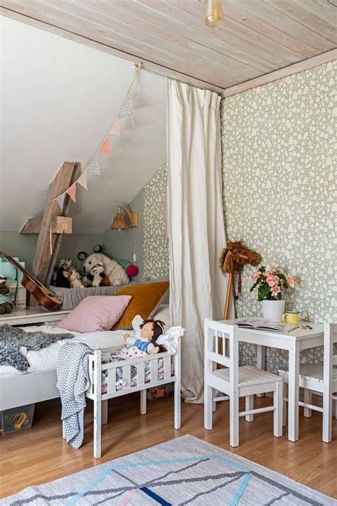 Torpidyll Med Barnsäng I Kattvinden