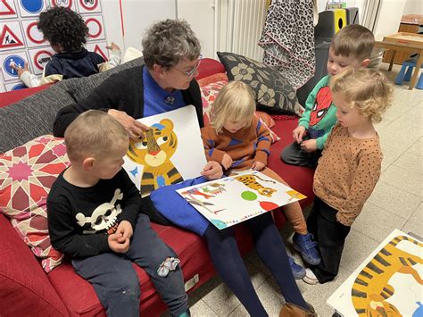 Lotta Haar Oma Leest Voor Het Mussennest