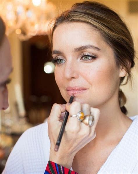 A Step By Step Guide To Natural Looking Makeup For Your Wedding Day