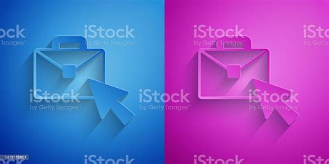 종이 잘라 온라인 작업 아이콘은 파란색과 보라색 배경에 격리 프리랜서 남자는 자신의 집에서 노트북에서 작업 원격 작업 먼 직업 개념 종이 아트 스타일 벡터 가공의 인물에