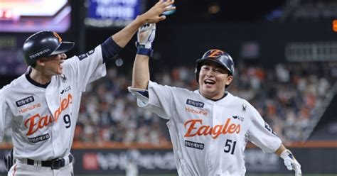 ‘스퀴즈 문현빈과 노시환·채은성 홈런 ‘쾅쾅쾅…한화 타선 부활에 7월 1위 경쟁 격화