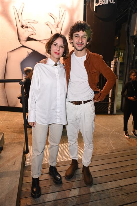 Andr Ia Horta E O Namorado Curtem Estreia De Pe A No Rio