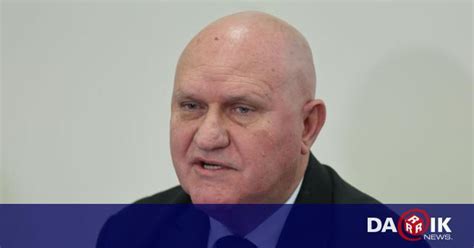 Образователният министър инициира промени за отблокиране на кариерното развитие на 70 000