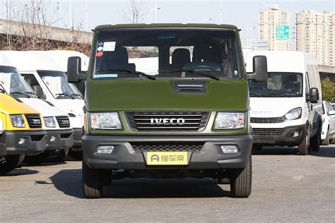 依维柯得意 2021款 2 5t A35 M1客车5 9座短轴低顶单胎手动门图片 依维柯 2 50张图片 汽车外观图库 懂车帝