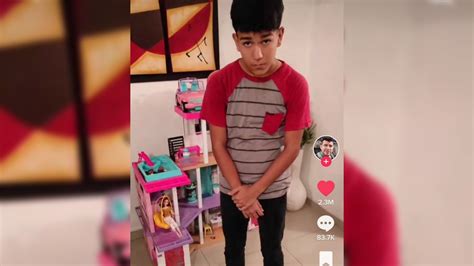 Pap Exhibe A Su Hijo De A Os Por Embarazar A Su Novia De A Trabajar Levantando Cemento