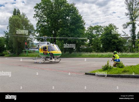 Airbus Eurocopter As350 Astar Fotos Und Bildmaterial In Hoher