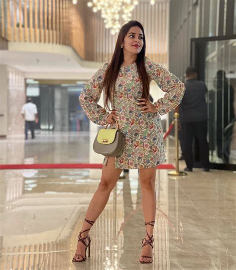 Pramudi Karunarathnes Feet