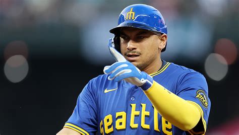 Breaking Mariners Sign 92m Slugger In Free Agent Deal