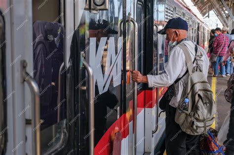 Premium Photo Passengers Started To Enter The Train