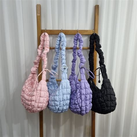 샤담샤담 뭉게뭉게 퀼팅 퀼티드 스트링 셔링 조임끈 구름 가방 누빔 쫀쫀 숄더 크로스백 에이블리