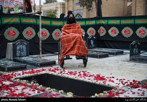 آخرین خبر عکس مادری چشم انتظار آمدن پسرش بعد از ۳۹ سال