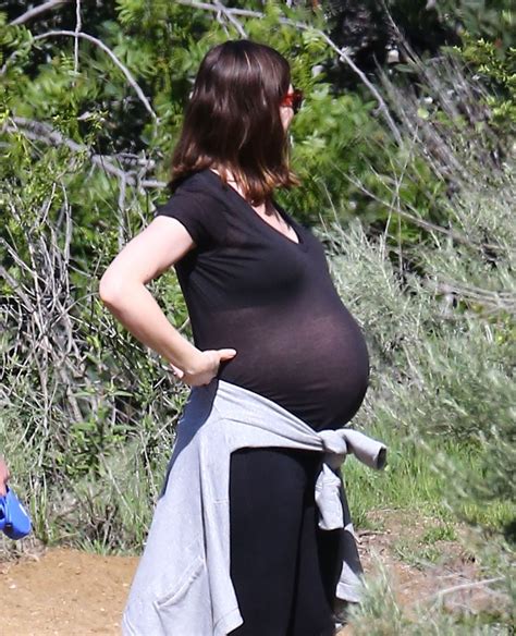 Anne Hathaway Pregnant Belly R Pregcelebs