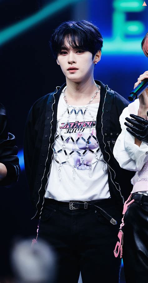 스트레이키즈 리노 Case 143 무대 2 배경화면 By 슬짱