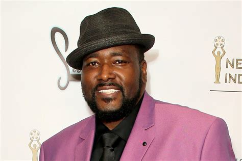 “the Blind Side” Actor Quinton Aaron On Life Support But Gave A Thumbs