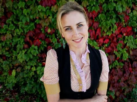 Pictures Of Dee Smart