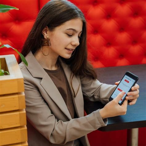 Возник вопрос про смысл жизни или по заказу пиццы Оператор чата ПиццаФабрики постарается