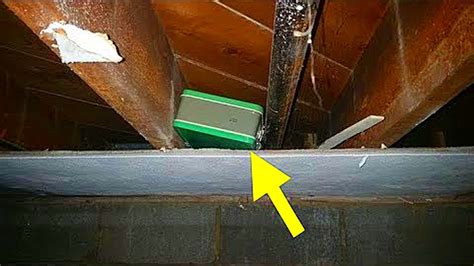 Парень Сносил Старую Стену и Нашел Чемодан То Что Было Внутри Ошарашило Его Youtube