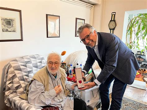 Lucian Romascanu I A Inmanat Actorului Constantin Codrescu Distinctia Pentru Exceptionala Sa