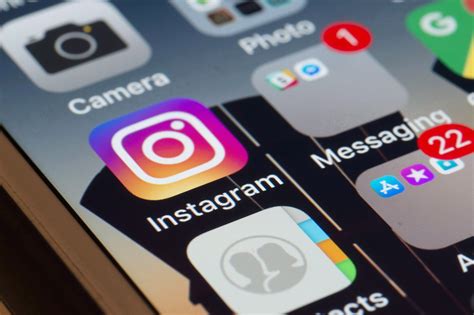 Experts Warn Of Potential Misinformation Increase Following Metas