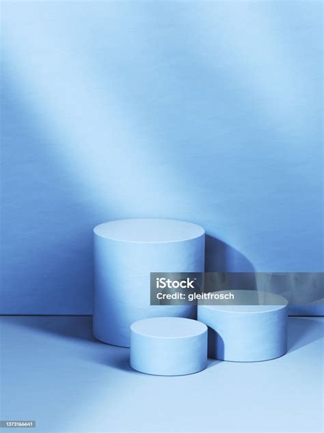 세 개의 파란색 다양한 크기의 빈 원통형 받침대 제품에 대한 장소를 표시하는 3d 컴퓨터 그래픽 템플릿 0명에 대한 스톡 사진 및 기타 이미지 Istock