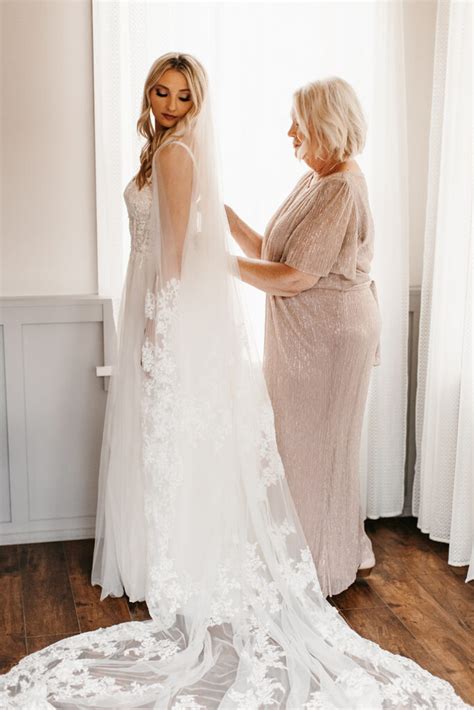 Cassandra And Andres Timeless Summer Garden Wedding The Gardens Of