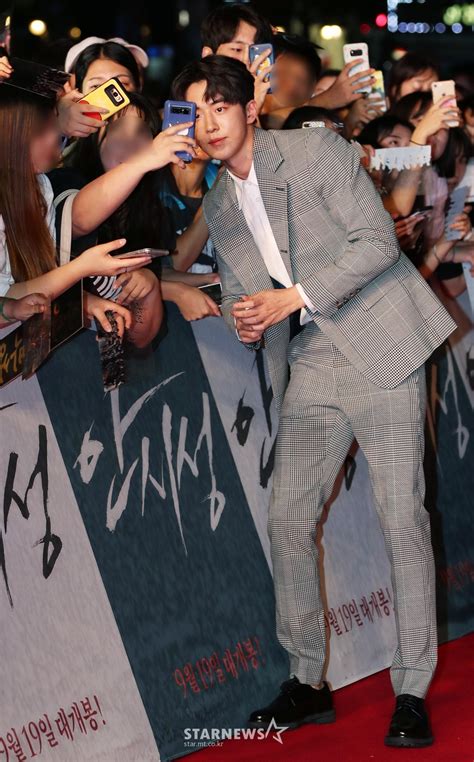 포토]남주혁 팬들 위한 매너다리