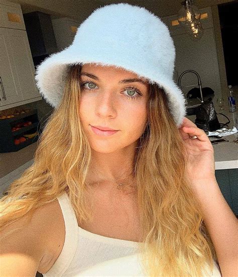 Fuzzy Hat Scrolller