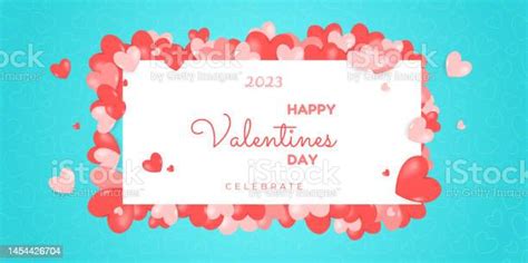 발렌타인 데이 포스터 해피 발렌타인 데이 판매 헤더 또는 현실적인 마음이있는 바우처 템플릿 비즈니스 판매를 위한 포스터 또는