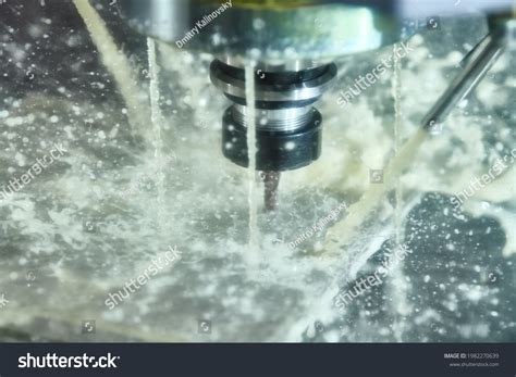 Cnc 밀링 머신 작업냉각제의 금속가공 스톡 사진 1982270639 Shutterstock