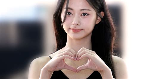 포토 Twice 쯔위 러블리 넘치는 눈빛