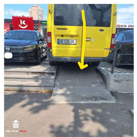 ჩემი შშმ პირებისთვის ასასვლელ პანდუსზე გააჩერა 🙂 ასევე ამ პანდუსით სარგებლობენ მშობლებიც ️