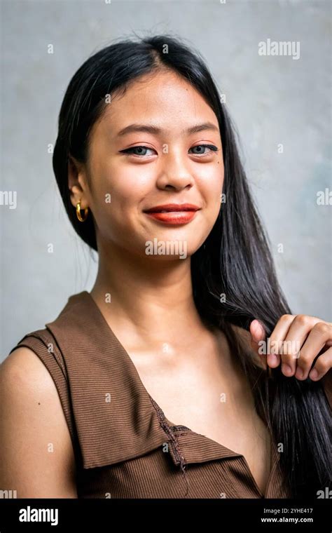 A Beautiful Young Filipino Girl Poses And Smiles In The Binondo