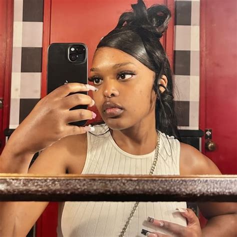 Lilo Lilo Hughes • Threads Say More