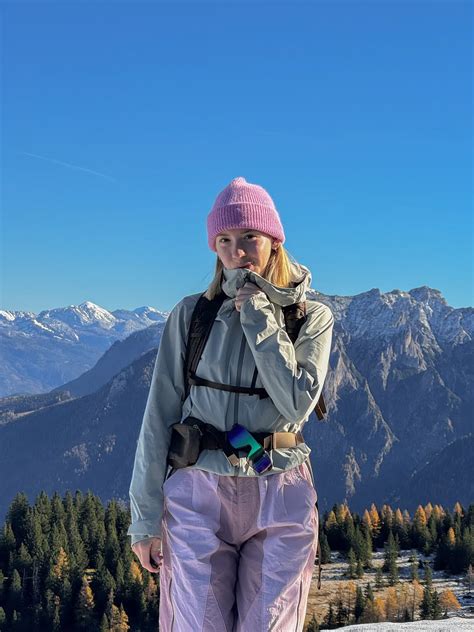 24 Hiking Outfits Ideas 2026 Stylish Practical And Aesthetic Looks
