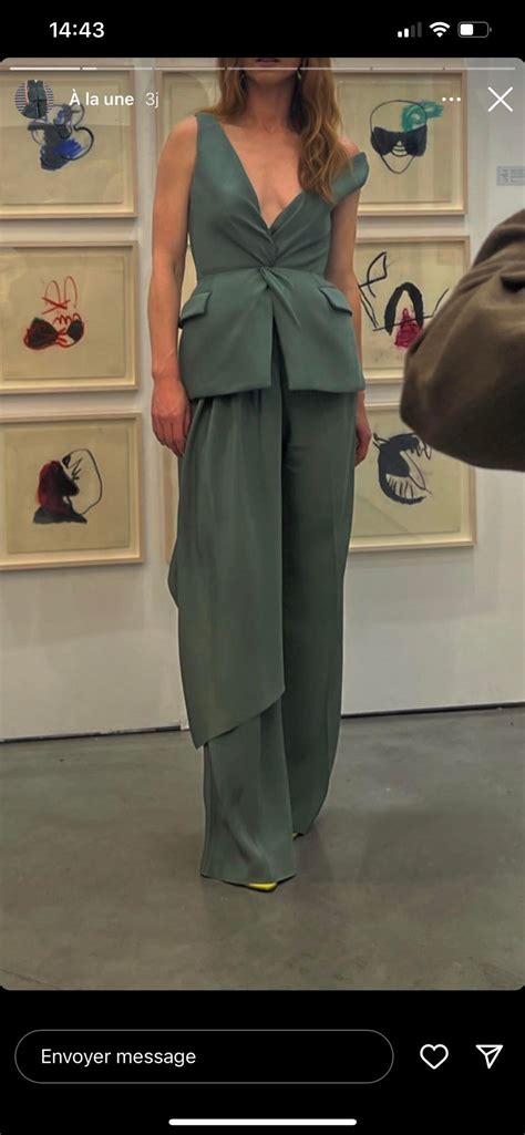 Karine Vanasse était Renversante Dans Ce Haut Au Décolleté Plongeant à