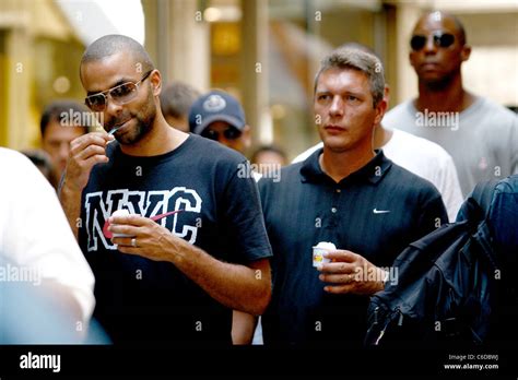 Tony Parker Eating Gelato Tony Parker Shopping And Sightseeing With His Brother And Friends