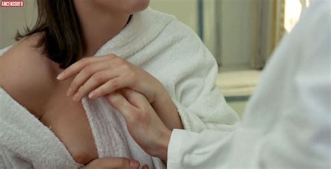 Anita Lochner Nue Dans Deep End