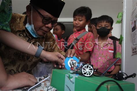 Lomba Penelitian Tingkat Sd Dan Smp Di Surabaya Antara Foto