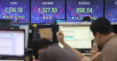 첫날에만 250억 ‘우르르 이차전지 더 빠진다며 개미 몰린 주식